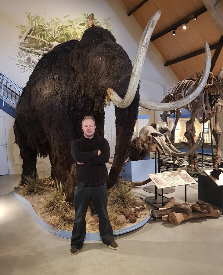 Life-size Woolly mammoth sculpture/ Beeldhouwwerk wolharige mammoet
